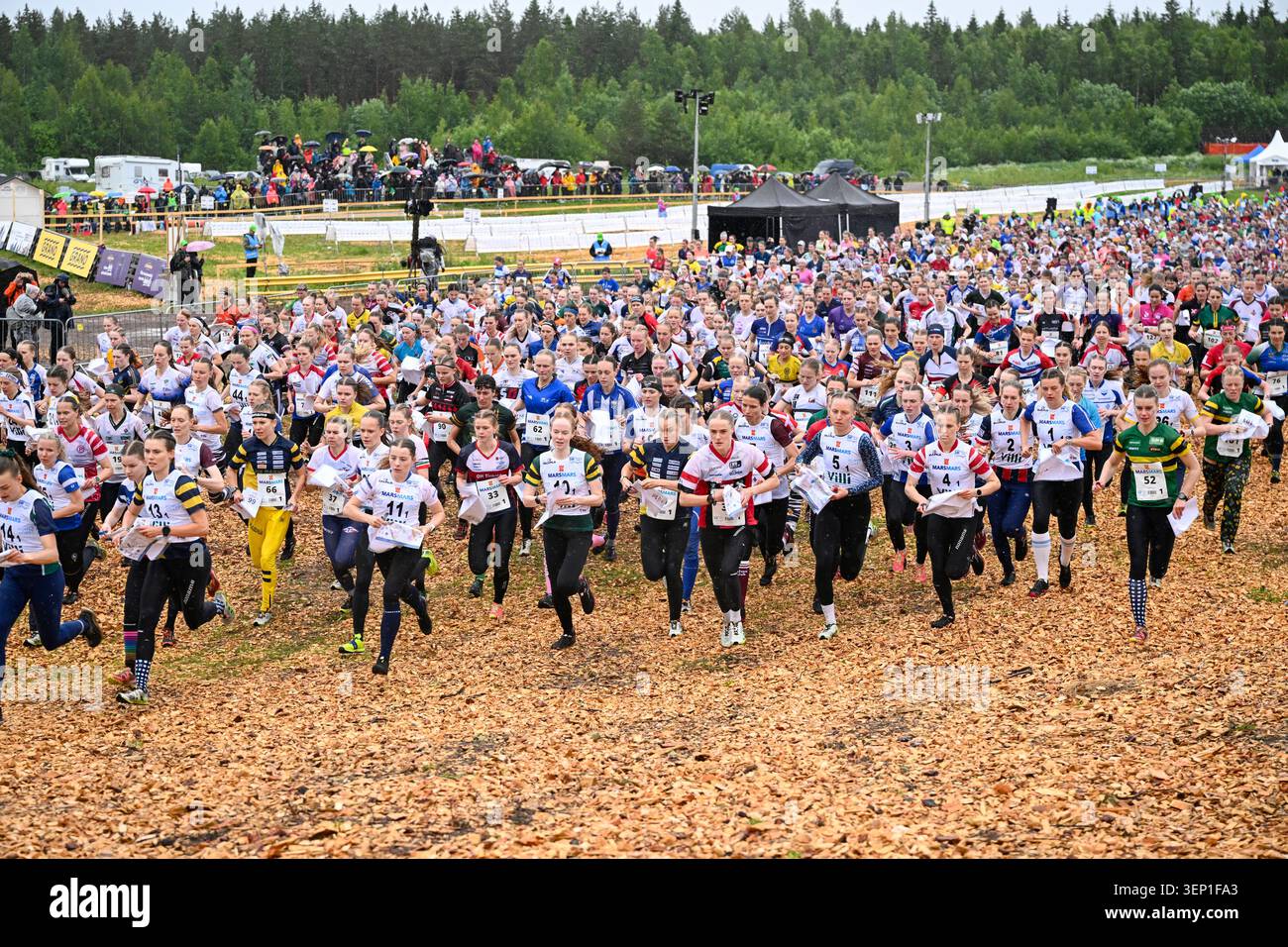 LKS 20260613 Athletes compete at the start of the ladies' Venla Relay ...