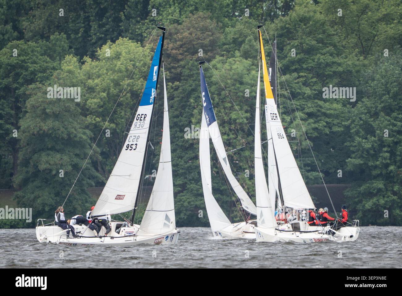 Team Garda Girls on Boat 17 in Race 20 Stock Photo - Alamy