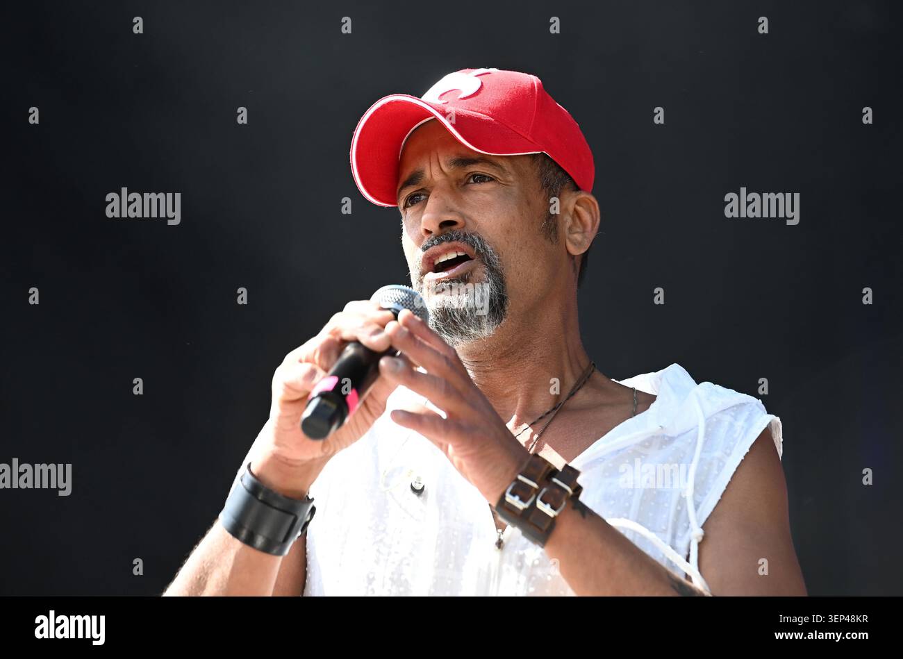 Mark MEDLOCK, singer, musician, singing, vocals, concert, Island Fever ...