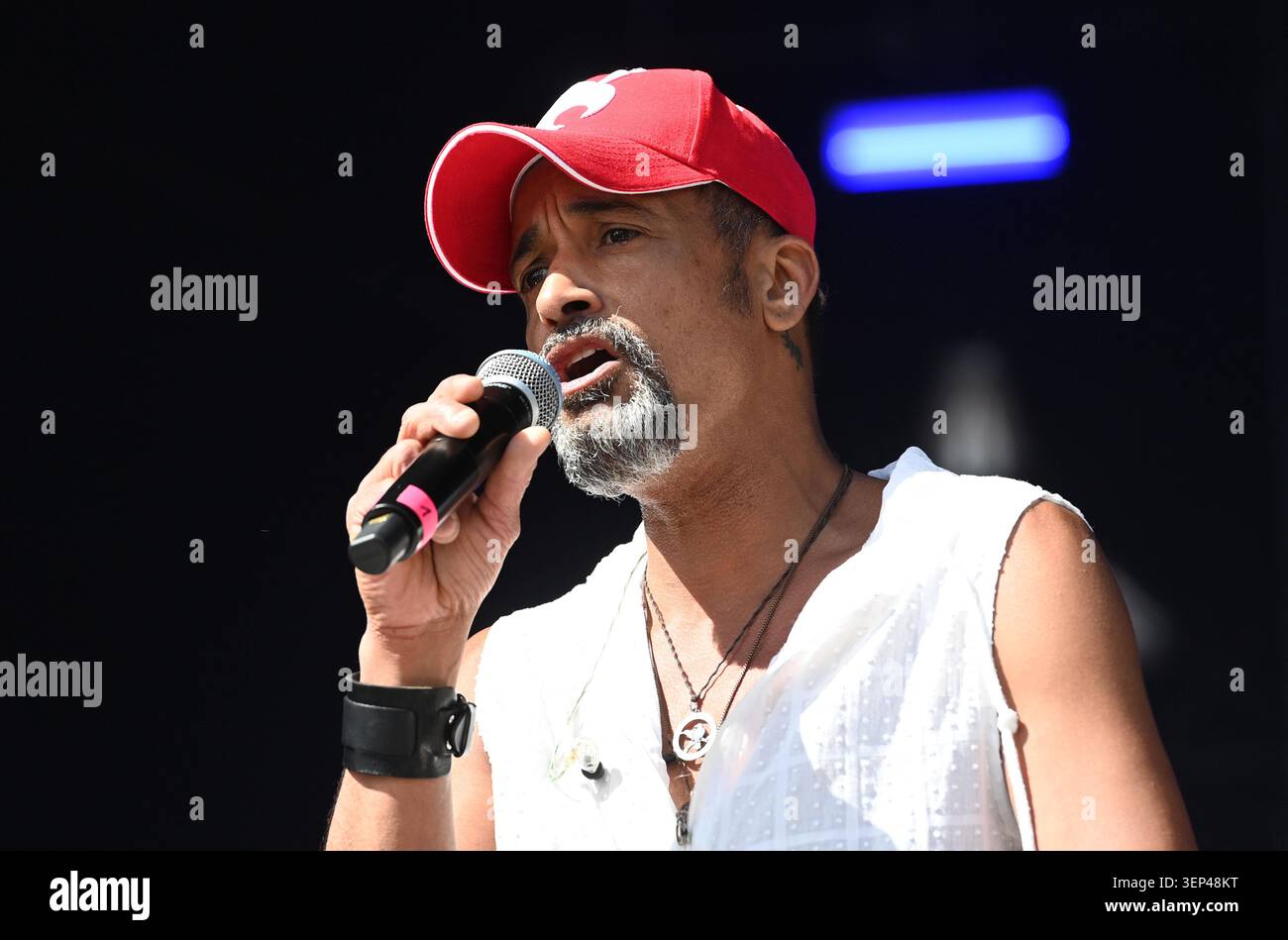 Mark MEDLOCK, singer, musician, singing, singing, concert, Island Fever ...