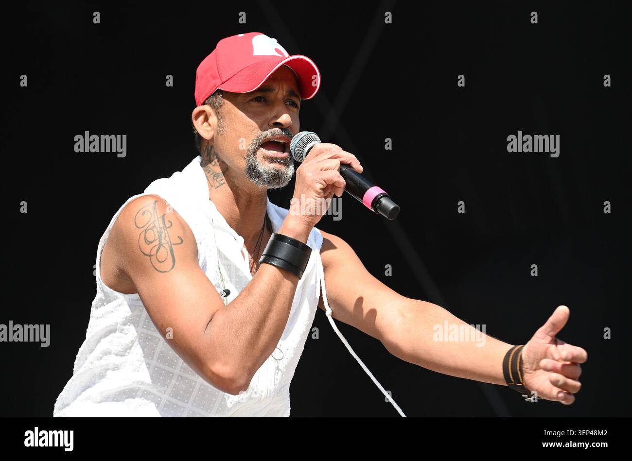 Mark MEDLOCK, singer, musician, singing, singing, concert, Island Fever ...