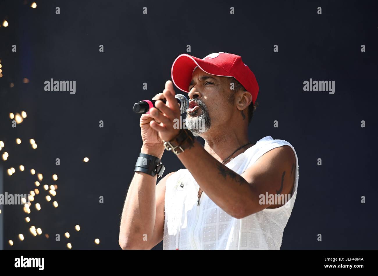 Mark MEDLOCK, singer, musician, singing, singing, concert, Island Fever ...