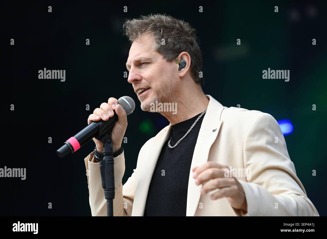 Joerg BAUSCH, Jörg, Saenger, Musiker, singend, Gesang, Konzert ...