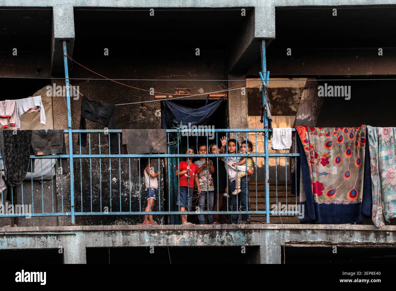 (260614) -- GAZA, June 14, 2026 (Xinhua) -- Displaced Palestinian ...