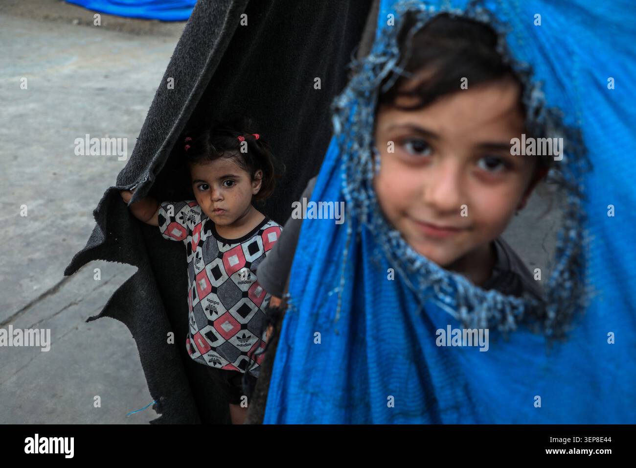 (260614) -- GAZA, June 14, 2026 (Xinhua) -- Displaced Palestinian ...