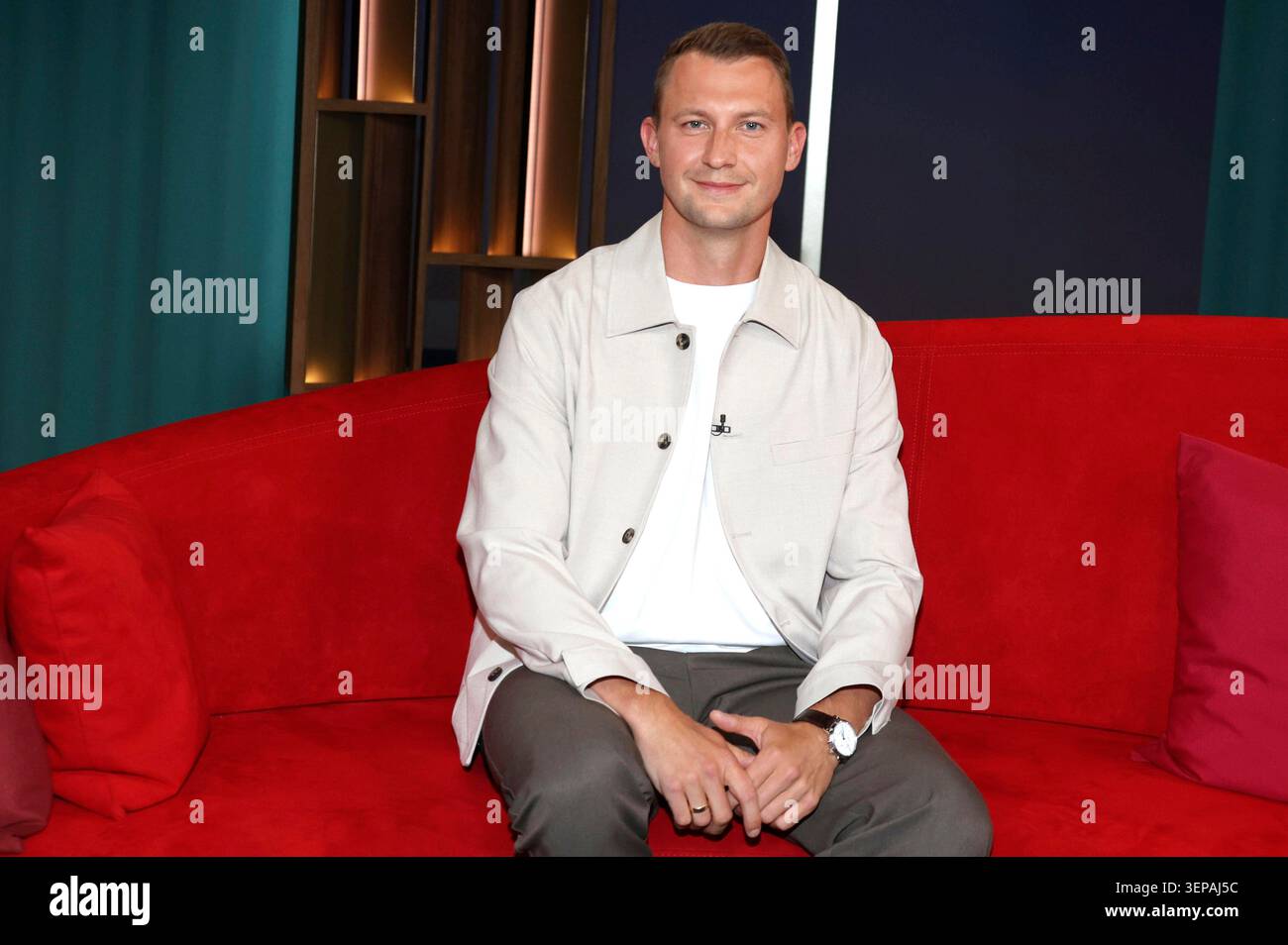 Florian Lechner in the NDR news and talk magazine 'DAS! Red Sofa' in ...