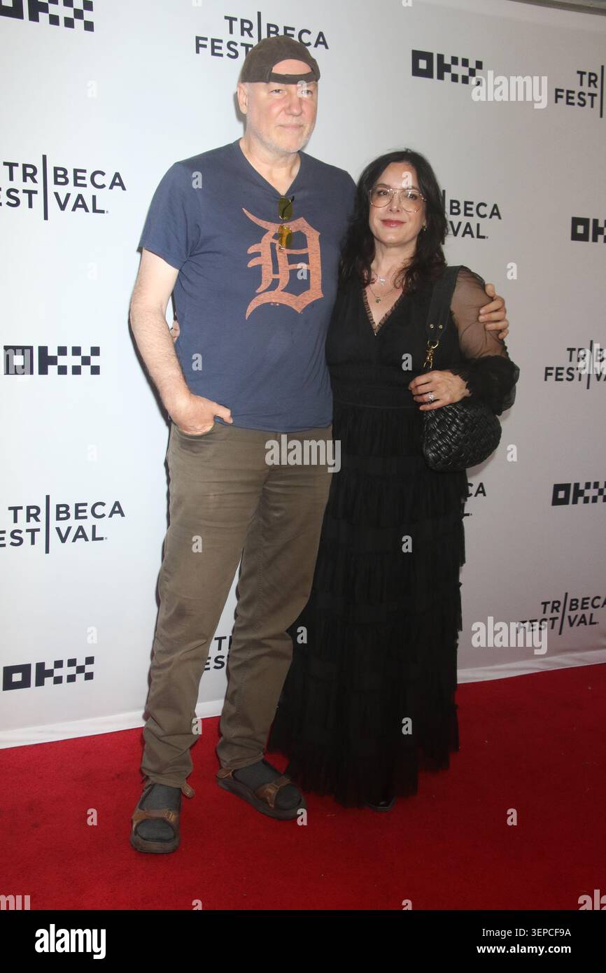 NEW YORK, NY - JUNE 13:Gregg Alexander and Jaime Murray at Guggi ...