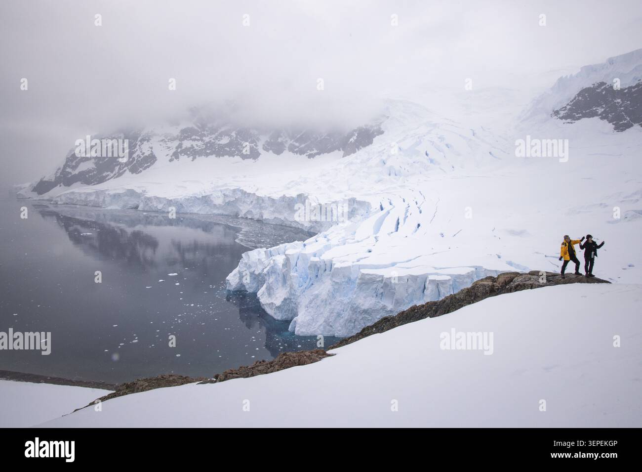 The Netherlands, 2023-12-25 15:41:50 Antarctica - 25/12/2023 - Tourists ...