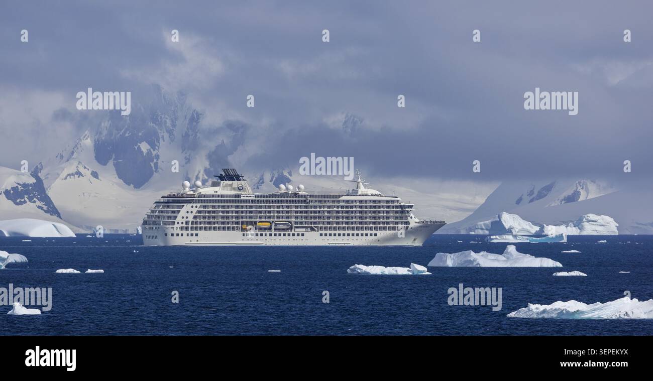 The Netherlands, 2023-12-26 12:21:34 Antarctica - 26/12/2023 - A cruise ...