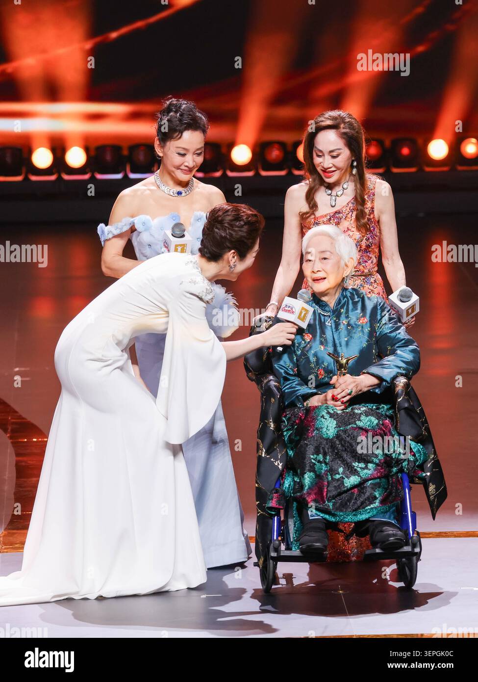 Centenarian actress Lisa Lu receives the Lifetime Achievement Award ...