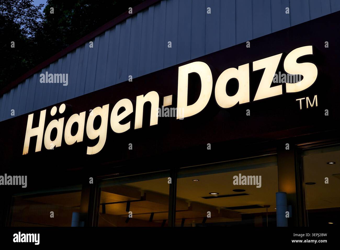 A Haagen-Dazs specialty store displays its ice cream products in ...