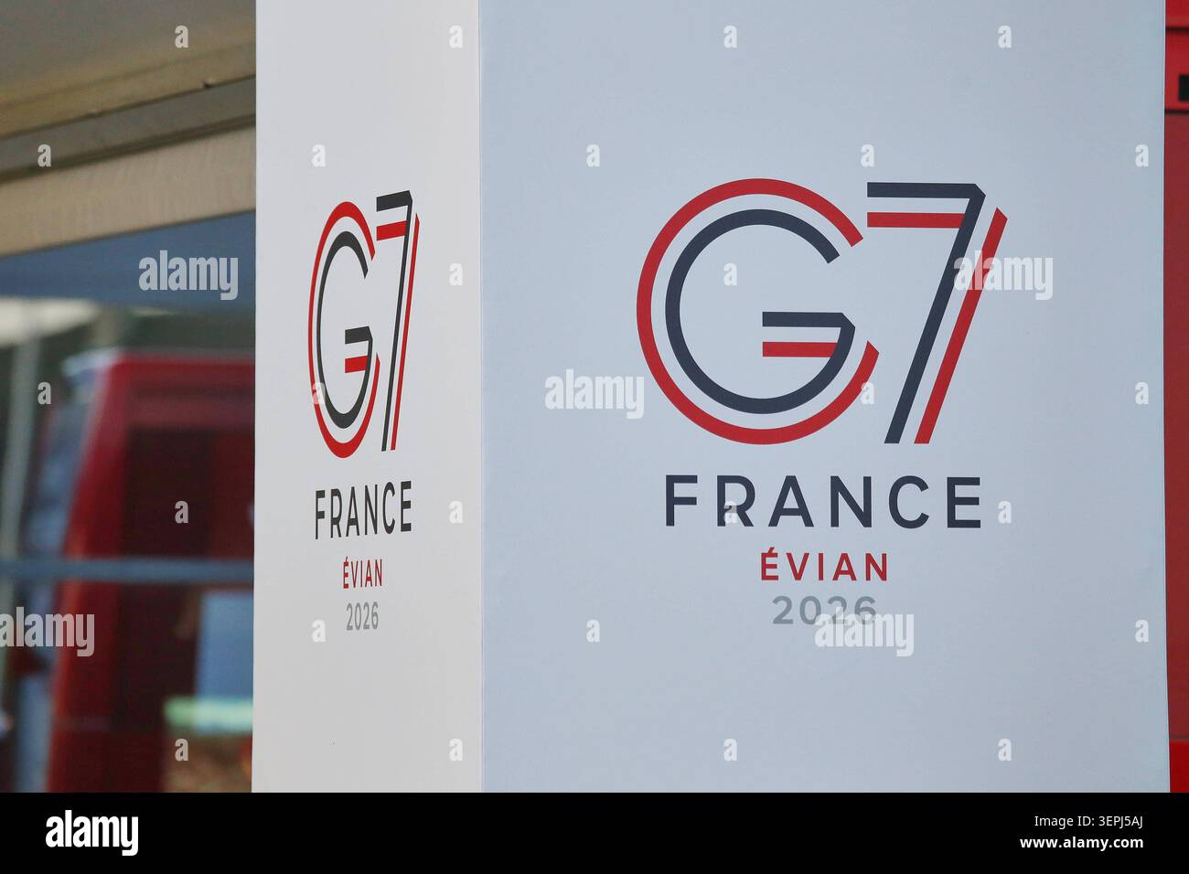 Publier, Frankreich, 14.06.2026: G7-Gipfel: Logo vor dem Medienzentrum ...