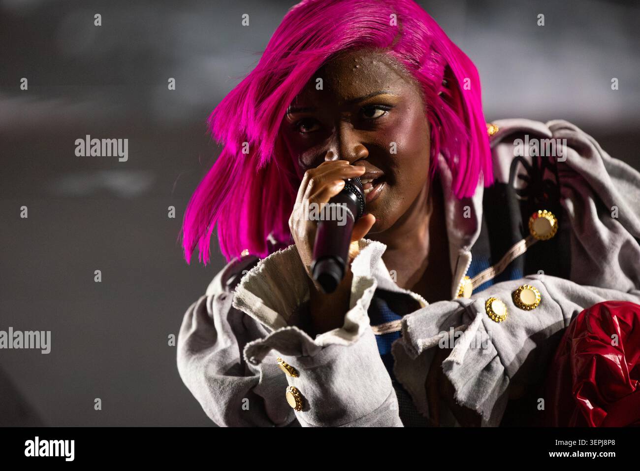 Ghanaian‑American singer Amaarae performs on stage during Primavera ...