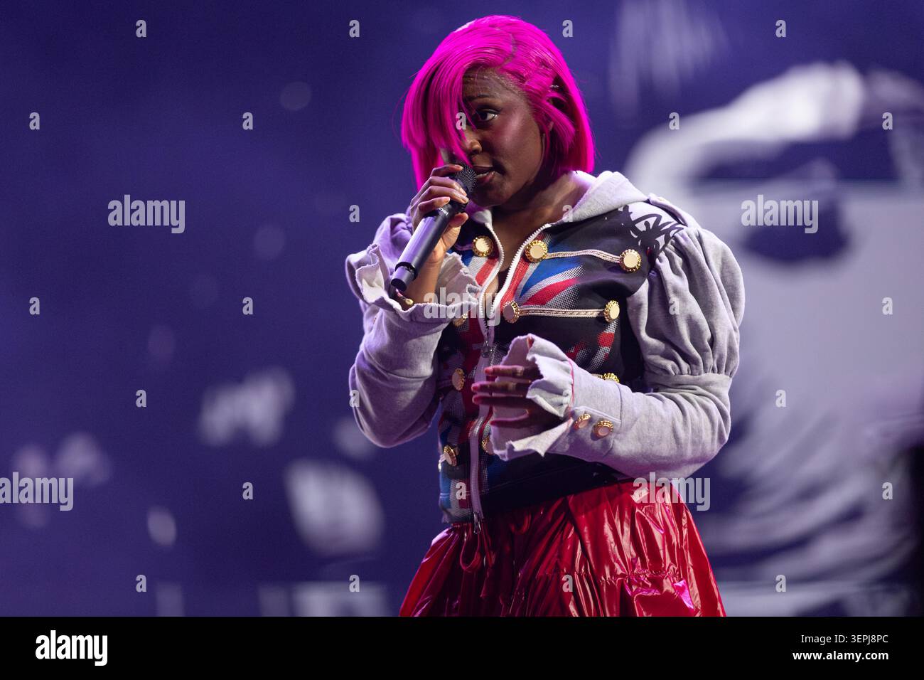 Ghanaian‑American singer Amaarae performs on stage during Primavera ...