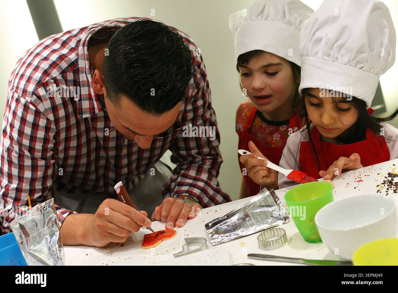 - Kinder der Wohltätigkeitsorganisation SOS-Kinderhort Berlin-Moabit ...