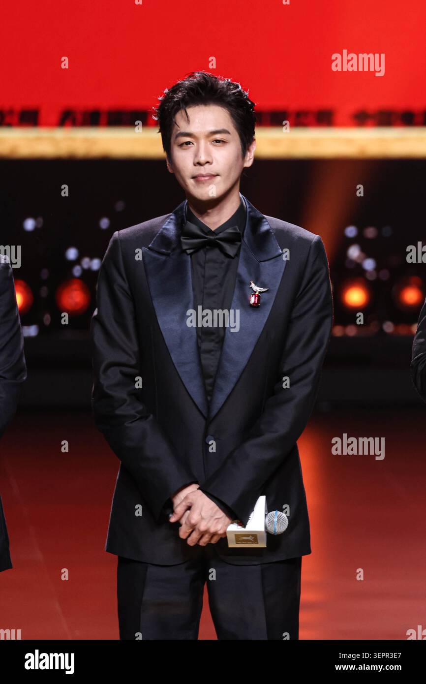 IPA85699727 - Chinese Actor Zhang Ruoyun attends the 28th Shanghai ...