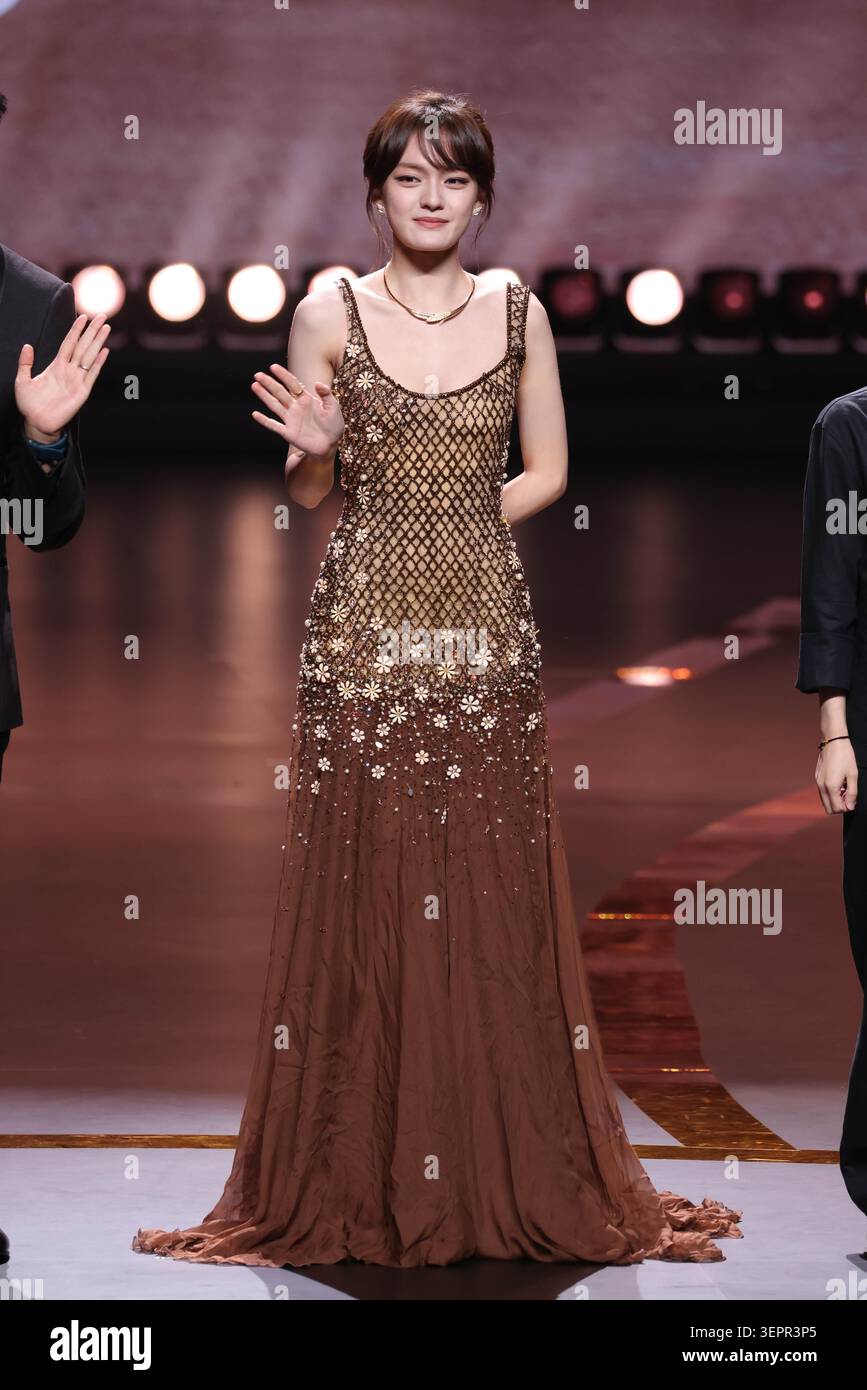 IPA85697972 - Chinese actress Wen Qi attends the 28th Shanghai ...
