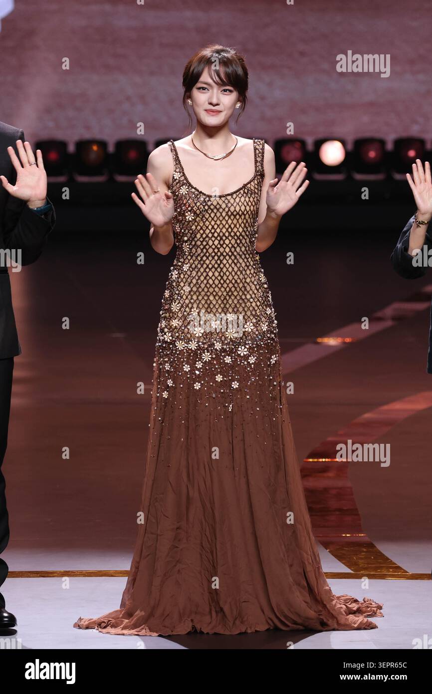 IPA85697973 - Chinese actress Wen Qi attends the 28th Shanghai ...