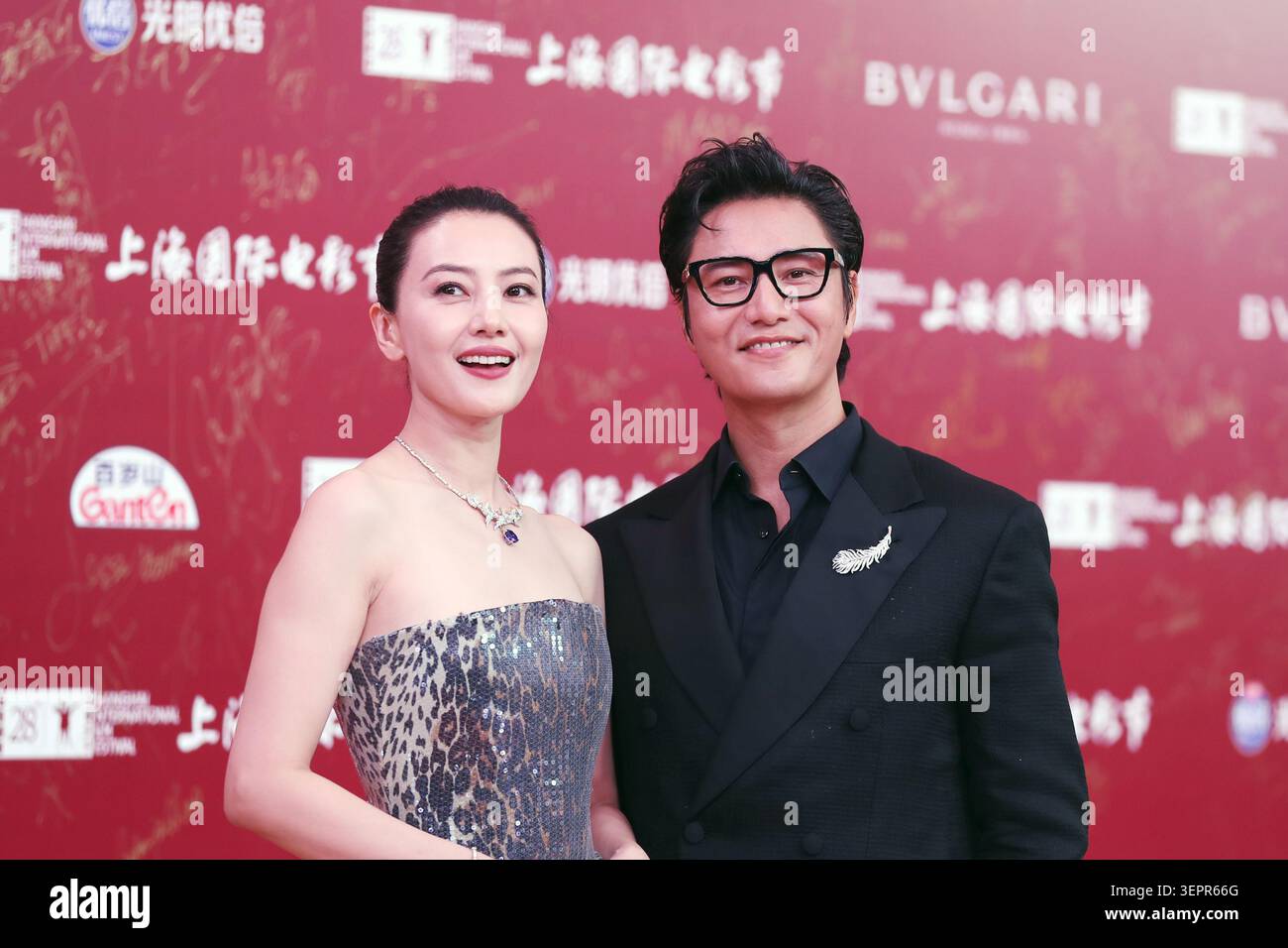 IPA85699930 - Chinese actress Gao Yuanyuan (left) and actor Chen Kun ...