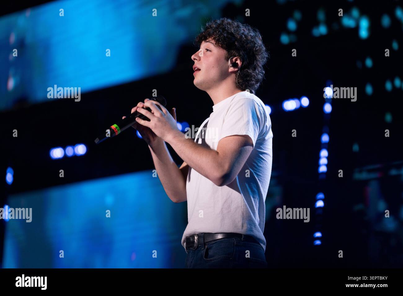 Lorenzo Salvetti performs live at Kiss kiss way in Baia Domizia. (Photo ...