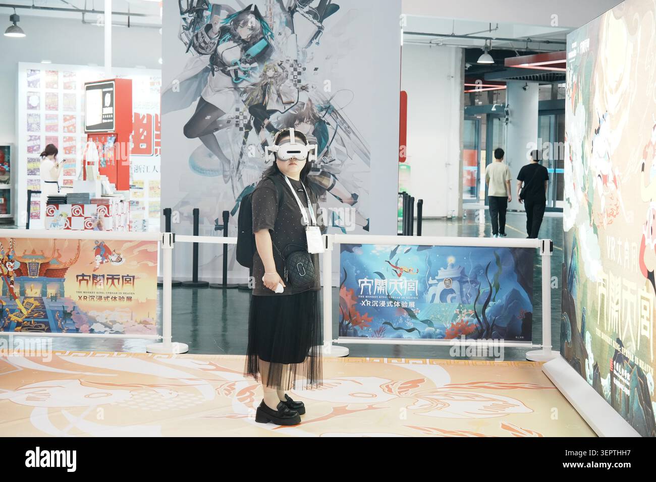 Visitors experience 'Havoc in Heaven' through VR glasses at China ...