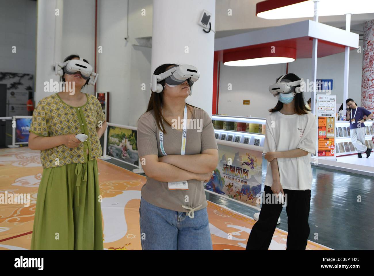Visitors experience 'Havoc in Heaven' through VR glasses at China ...