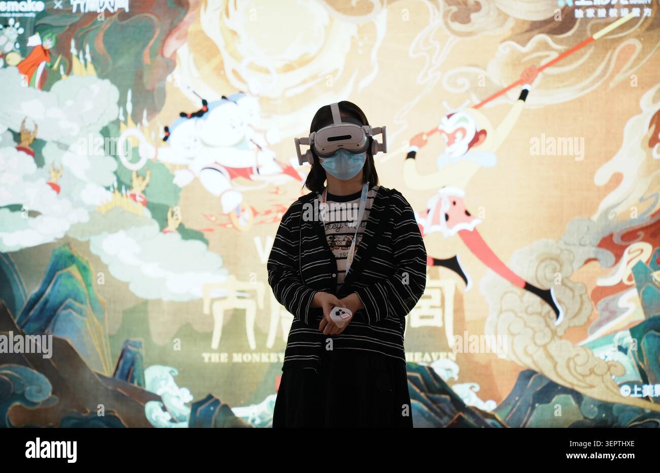 Visitors experience 'Havoc in Heaven' through VR glasses at China ...
