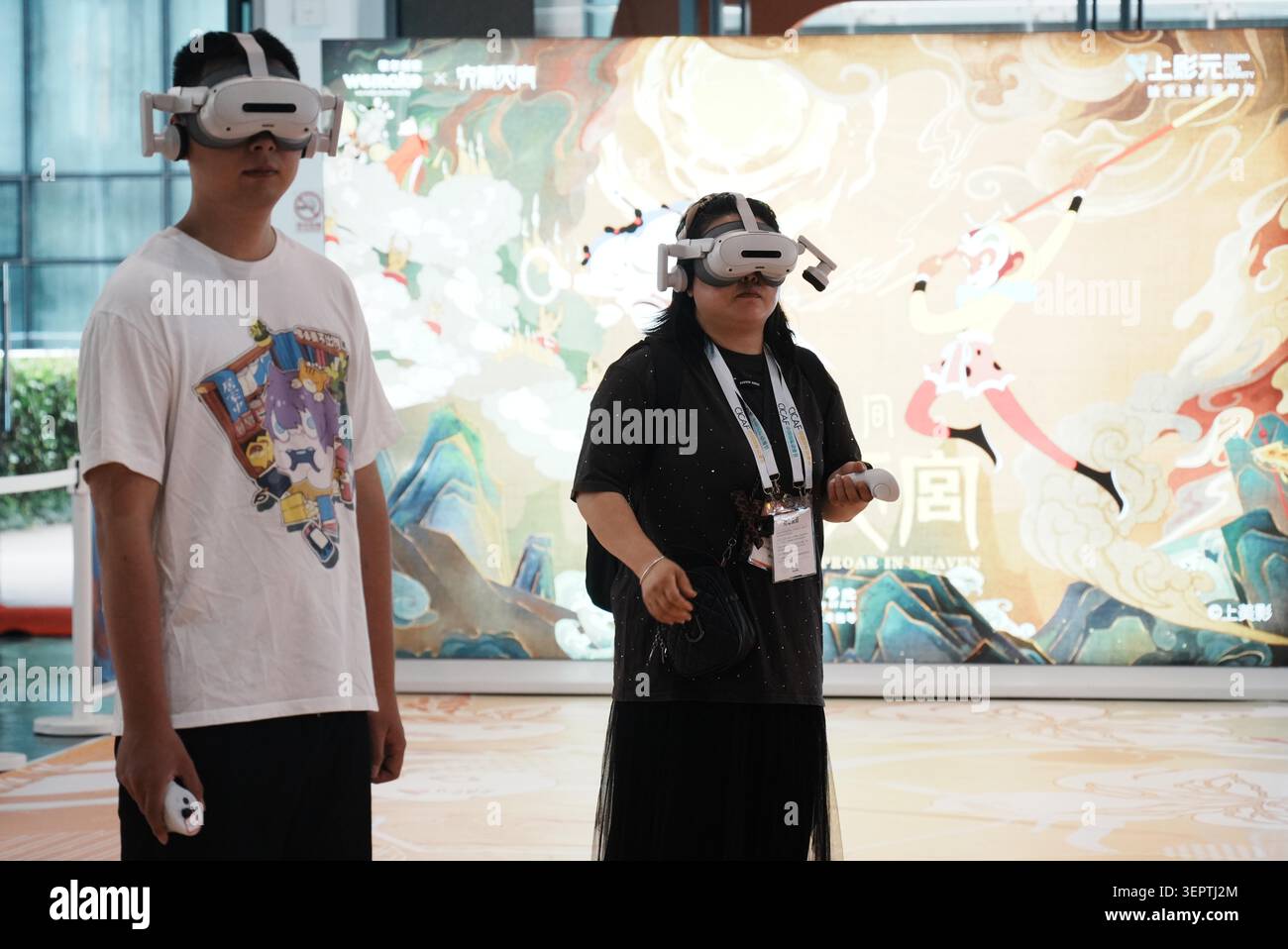 Visitors experience 'Havoc in Heaven' through VR glasses at China ...