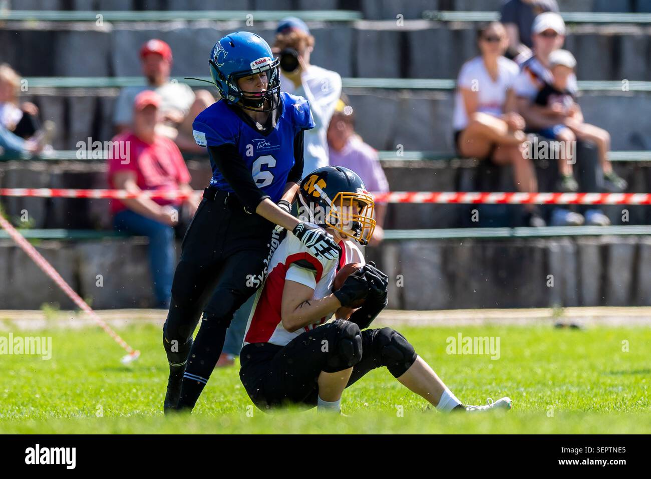 Kiliane Schramm (WR, Fursty Razorbacks Ladies, #5) mit Anja Schel (DB ...