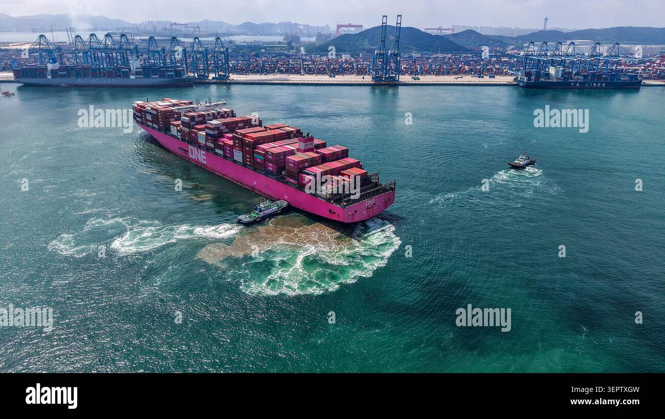 A container ship arrives at Qingdao Port in east China's Shandong ...
