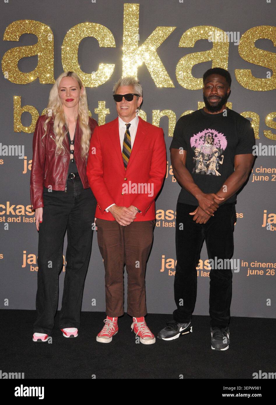 Ellie Buckley and Johnny Knoxville and Ross Garshong at the "Jackass ...