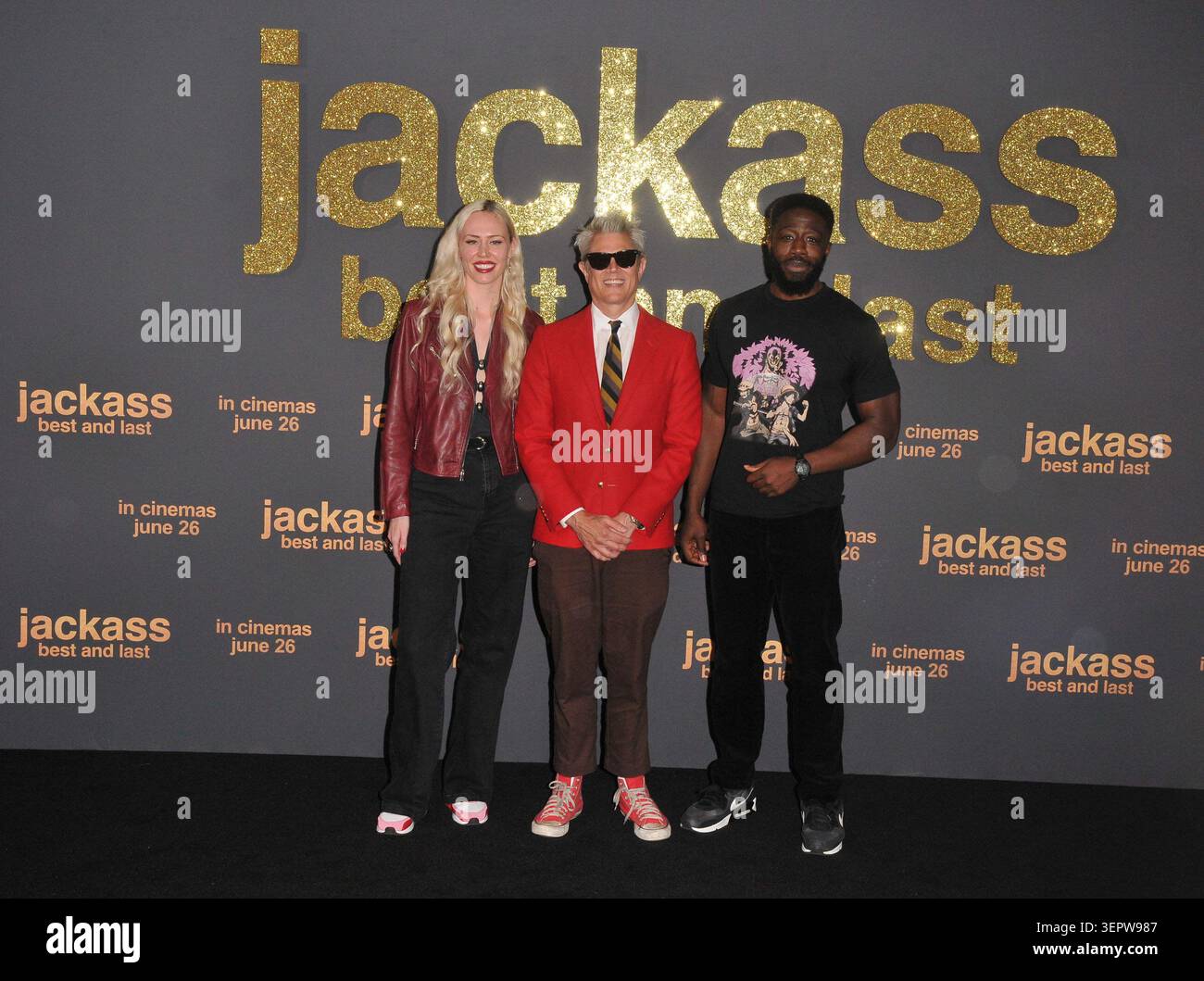 Ellie Buckley and Johnny Knoxville and Ross Garshong at the "Jackass ...