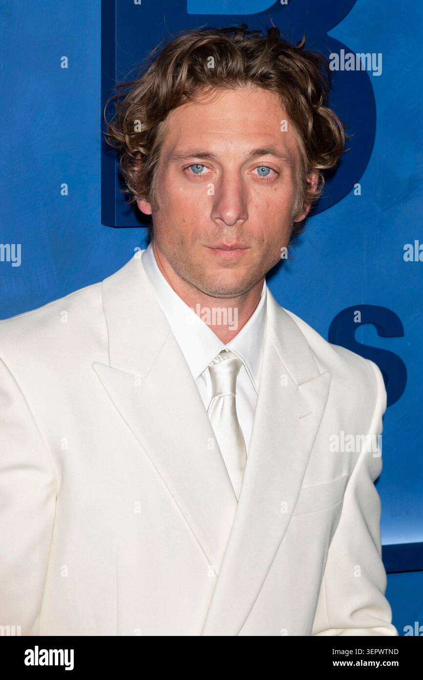 Jeremy Allen White at the Final Family Meal event for the 5th season of ...