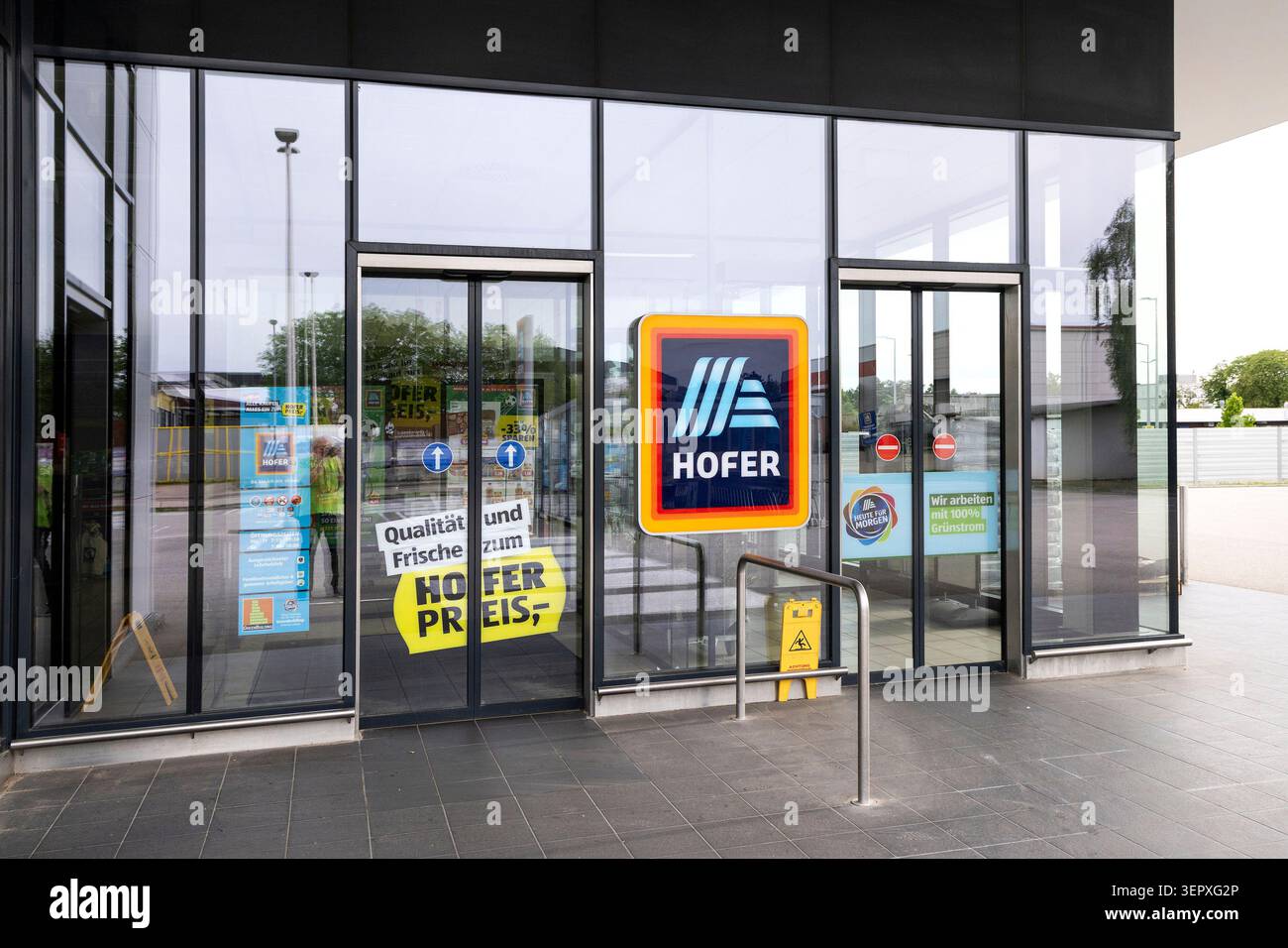 Hofer Filiale, Österreich // Hofer Branch, Austria Credit: APA-Images ...