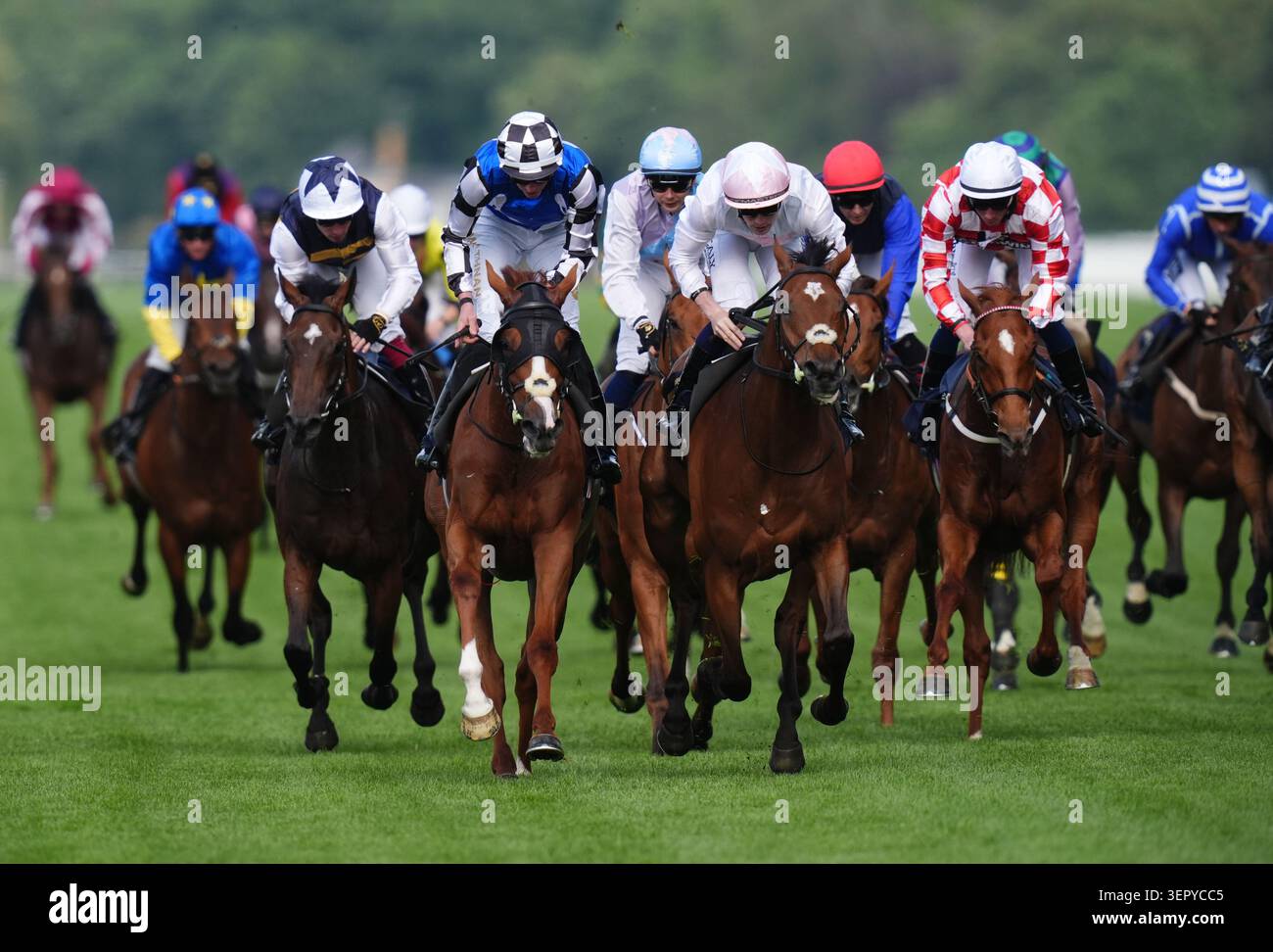 Kizlyar ridden by Joey Sheridan (centre right) coming home to win the ...