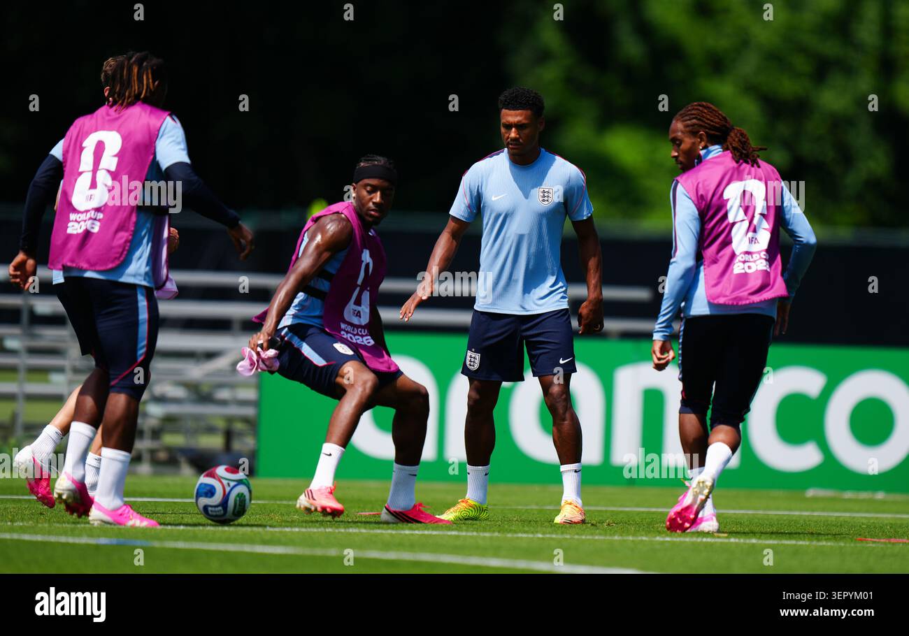 England's Djed Spence, Ollie Watkins and Noni Madueke during a training ...