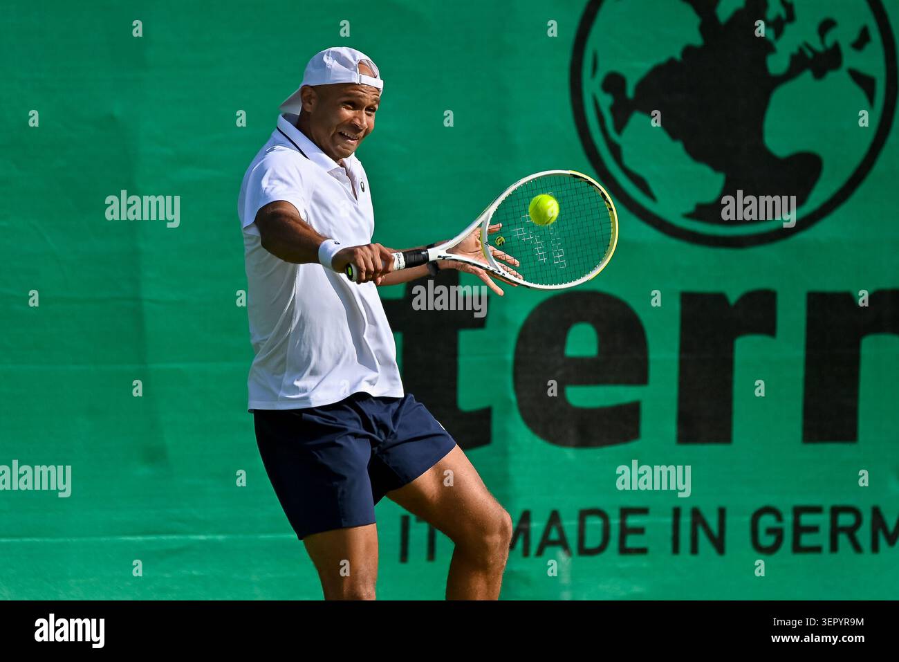 Sadio Doumbia (FRA) schlaegt mit der Rueckhand TERRA WORTMANN Open 2026 ...