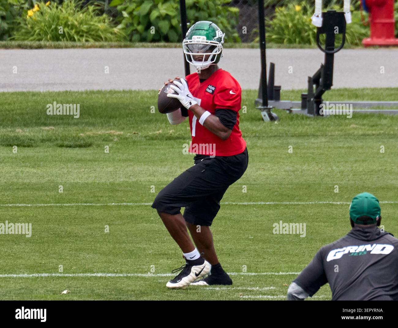 New York Jets quarterback Geno Smith (4) during organized team ...