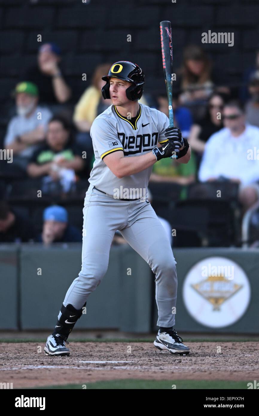 Burke-Lee Mabeus (5) of the Oregon Ducks at bat during a game against ...