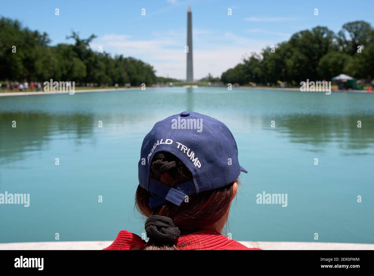 Ariana Pettit of Las Vegas, looks at the Lincoln Memorial Reflecting ...