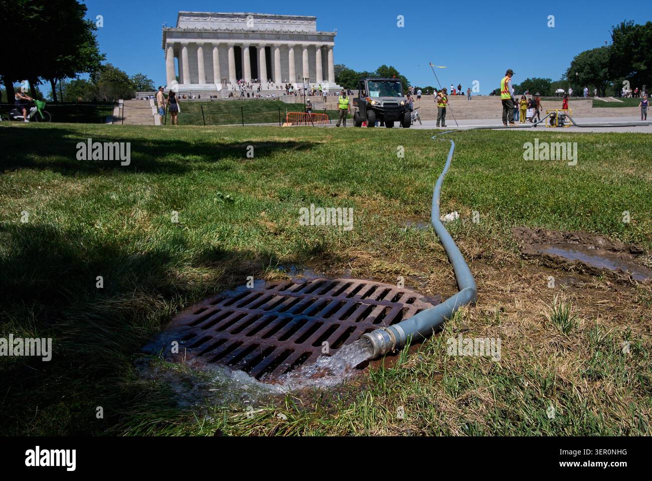 Water is pumped out of the Lincoln Memorial Reflecting Pool as it is ...