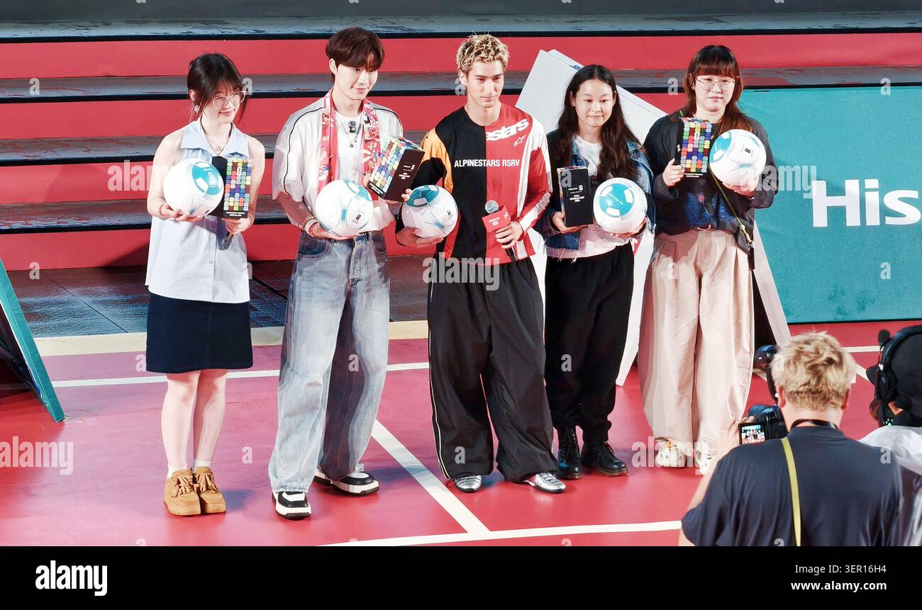 Singer Mika Hashizume teaches fans how to play soccer at Tmall World ...
