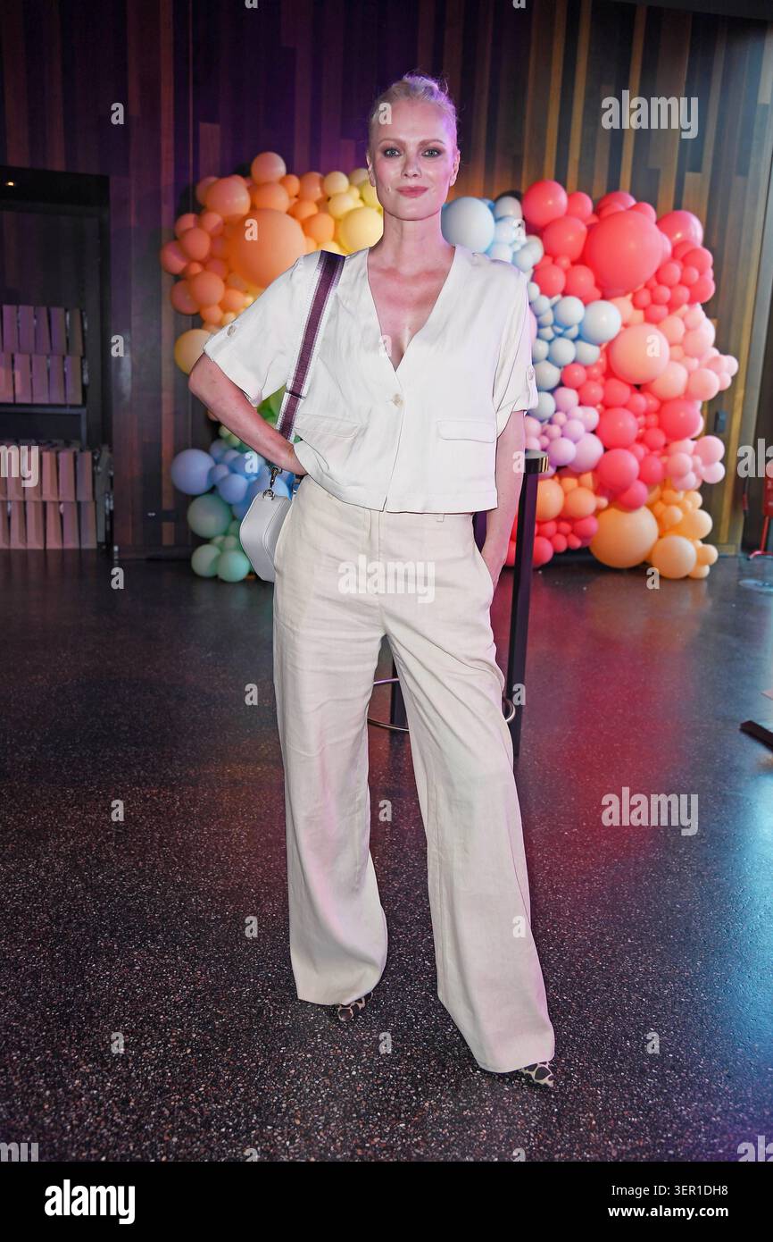 Franziska Knuppe bei der ERNSTINGS FAMILY FASHION SHOW HERBST WINTER ...
