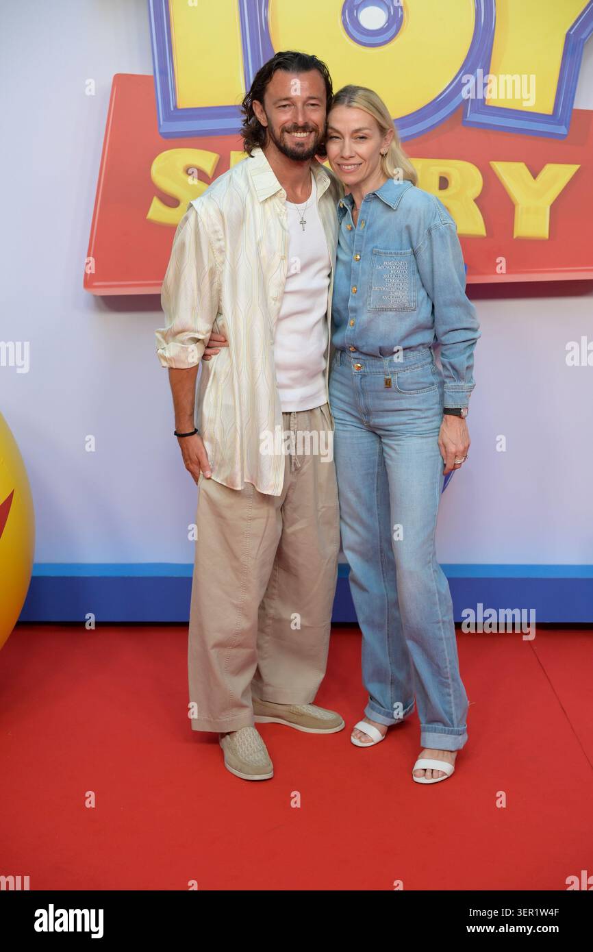 Fedrico Balzaretti (l) and Eleonora Abbagnato (r) attend the red carpet ...