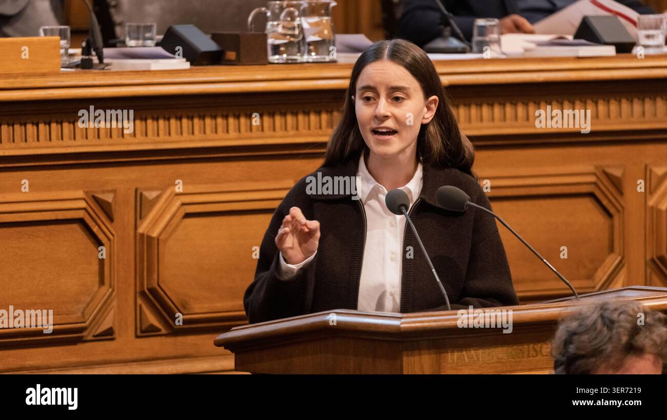 17 June 2026, Hamburg: Rosa Domm (Greens) speaks during the "Current ...