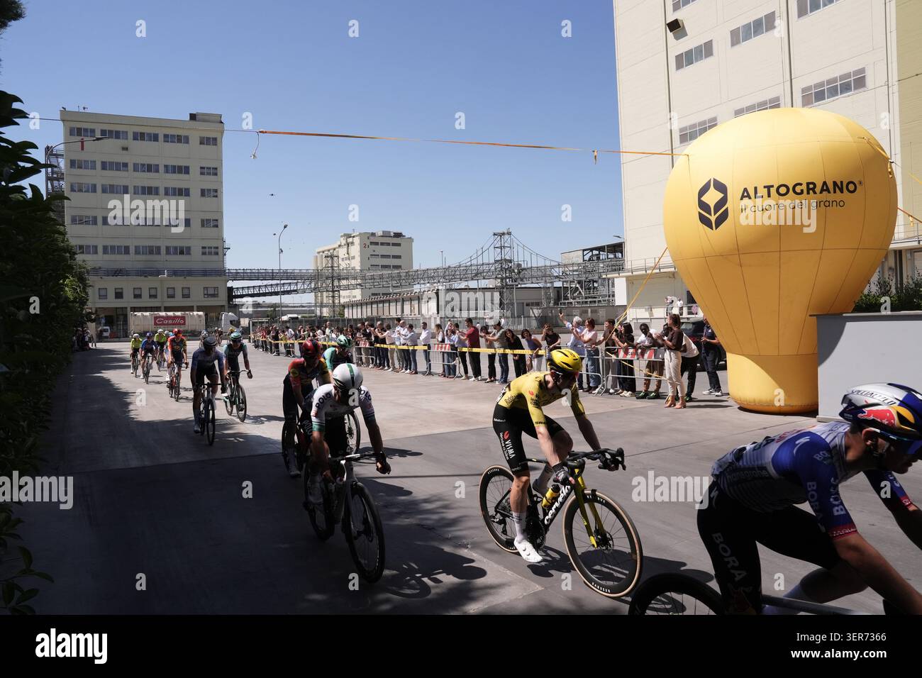 The pack riders in to the Casillo site during Stage 4 of the Giro Next ...