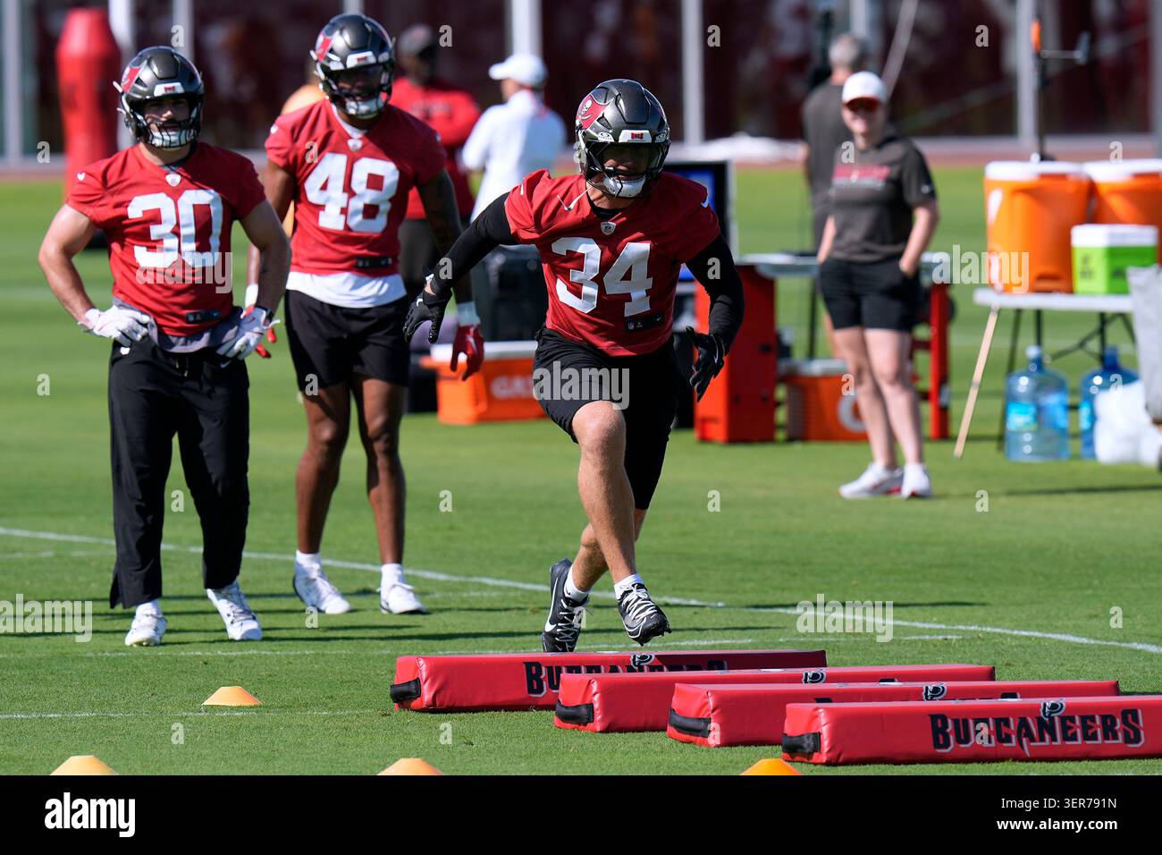Tampa Bay Buccaneers linebacker Alex Anzalone (34) steps over ...