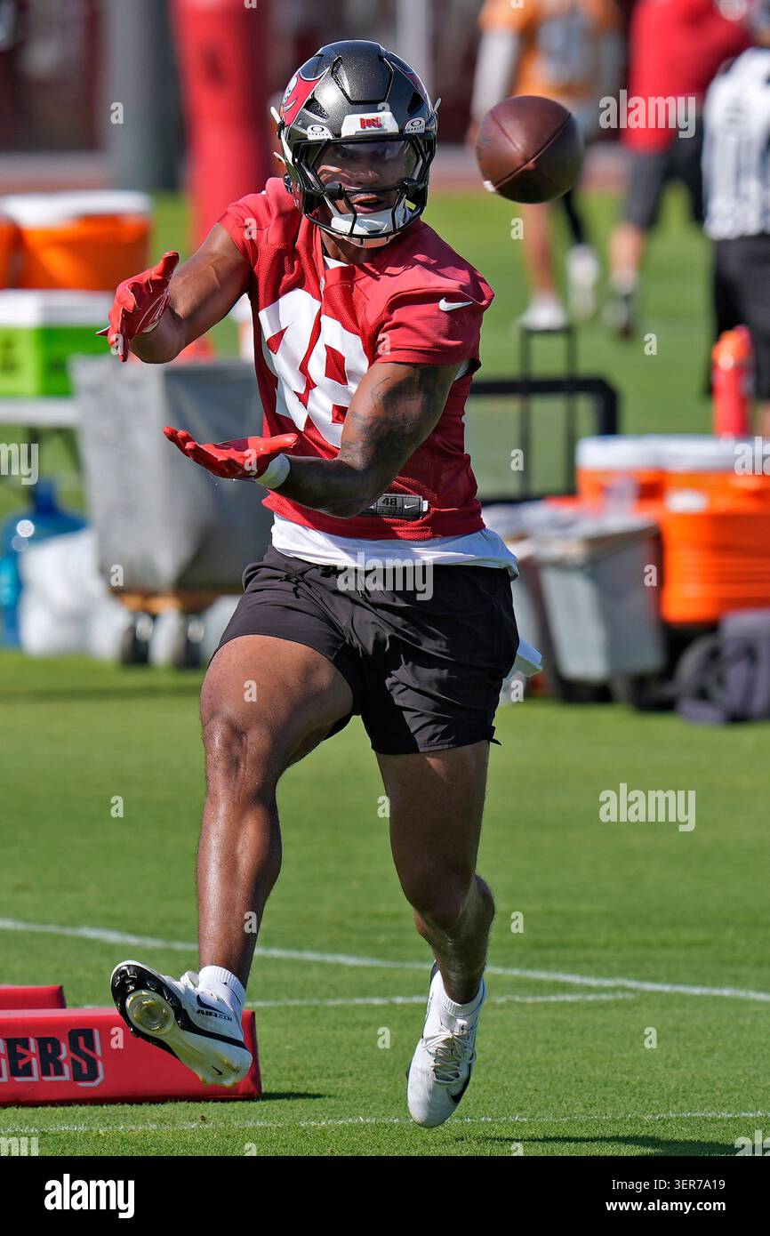 Tampa Bay Buccaneers linebacker Javin Wright (48) catches the ball ...