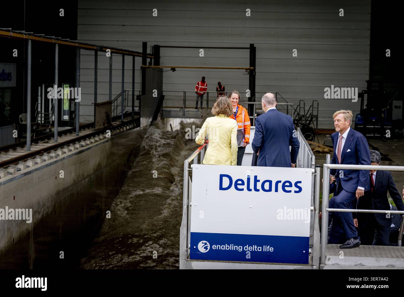 DELFT - King Willem-Alexander and Japanese Emperor Naruhito during a ...