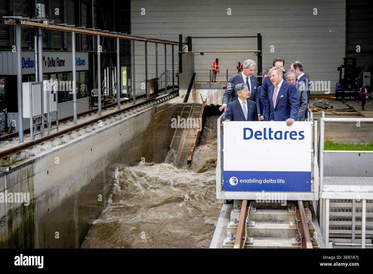 DELFT - King Willem-Alexander and Japanese Emperor Naruhito during a ...